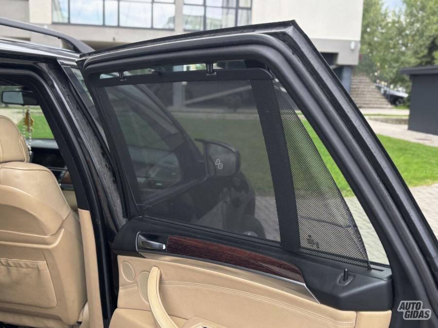 Black BMW X5 2007 in Kaunas, with an engine capacity of 3.00 L and mileage of 240 thousand km for 6950 €, photo 28 on AUTOMOTO.COM.LV