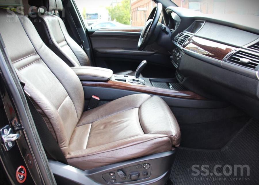 Black BMW X5 2008 in Rezekne, with an engine capacity of 3.00 L and mileage of 314 thousand km for 62300 €, photo 11 on AUTOMOTO.COM.LV
