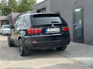 Black BMW X5 2008 in Riga, with an engine capacity of 3.00 L and mileage of 321 thousand km for 11000 €, photo 6 on AUTOMOTO.COM.LV