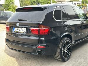 Black BMW X5 2008 in Riga, with an engine capacity of 3.00 L and mileage of 321 thousand km for 11000 €, photo 8 on AUTOMOTO.COM.LV