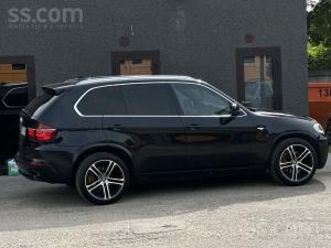 Black BMW X5 2008 in Riga, with an engine capacity of 3.00 L and mileage of 321 thousand km for 11000 €, photo 9 on AUTOMOTO.COM.LV