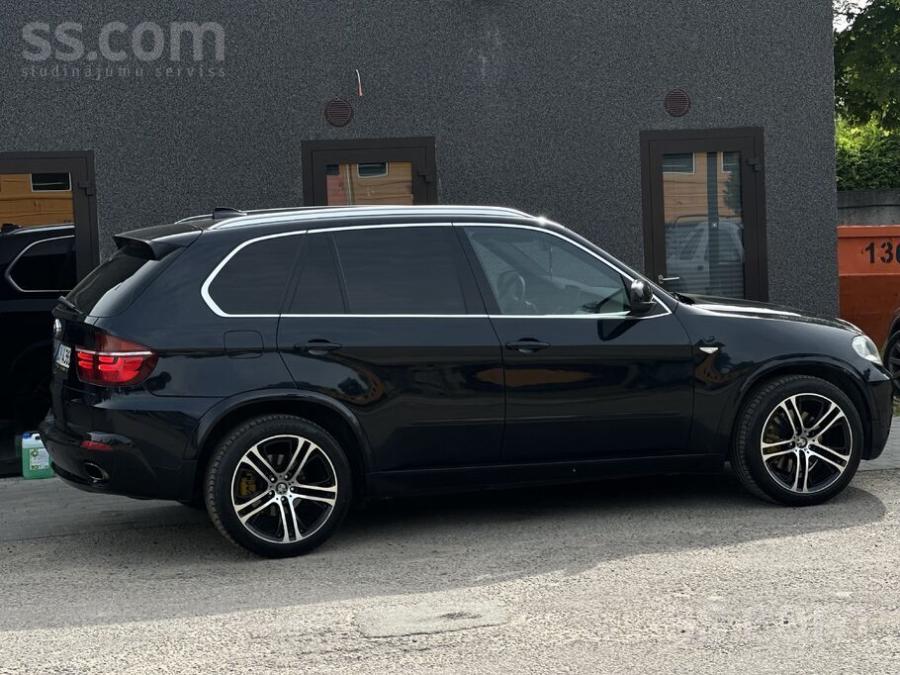 Black BMW X5 2008 in Riga, with an engine capacity of 3.00 L and mileage of 321 thousand km for 11000 €, photo 9 on AUTOMOTO.COM.LV