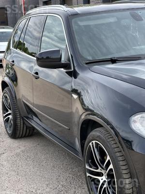 Black BMW X5 2008 in Riga, with an engine capacity of 3.00 L and mileage of 321 thousand km for 11000 €, photo 11 on AUTOMOTO.COM.LV