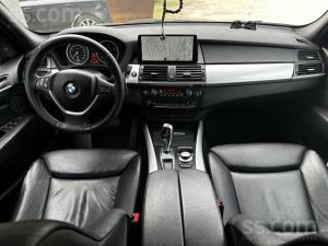 Black BMW X5 2008 in Riga, with an engine capacity of 3.00 L and mileage of 321 thousand km for 11000 €, photo 16 on AUTOMOTO.COM.LV