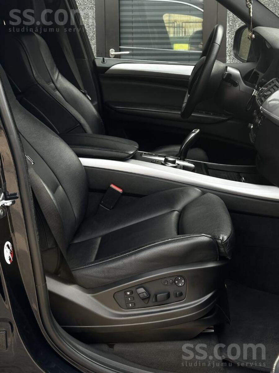Black BMW X5 2008 in Riga, with an engine capacity of 3.00 L and mileage of 321 thousand km for 11000 €, photo 18 on AUTOMOTO.COM.LV