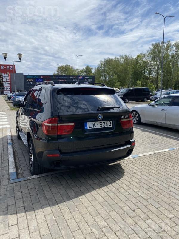 Black BMW X5 2008 in Riga, with an engine capacity of 3.00 L and mileage of 321 thousand km for 8500 €, photo 4 on AUTOMOTO.COM.LV