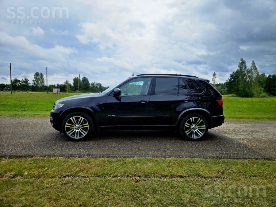 Black BMW X5 2008 in Riga, with an engine capacity of 3.00 L and mileage of 337 thousand km for 11000 €, photo 2 on AUTOMOTO.COM.LV