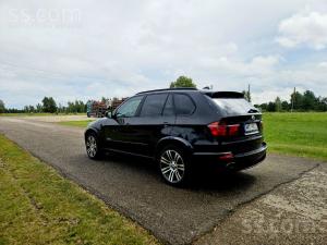 Black BMW X5 2008 in Riga, with an engine capacity of 3.00 L and mileage of 337 thousand km for 11000 €, photo 3 on AUTOMOTO.COM.LV