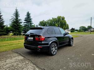 Black BMW X5 2008 in Riga, with an engine capacity of 3.00 L and mileage of 337 thousand km for 11000 €, photo 5 on AUTOMOTO.COM.LV