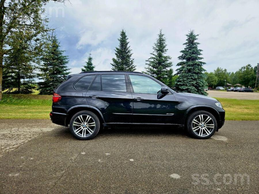 Black BMW X5 2008 in Riga, with an engine capacity of 3.00 L and mileage of 337 thousand km for 11000 €, photo 6 on AUTOMOTO.COM.LV