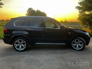 Melns BMW X5 2008 Valmiera, ar dzinēja tilpumu 3.00 L un nobraukumu 300 tūkst. km par 9998 €, foto 3 vietnē AUTOMOTO.COM.LV