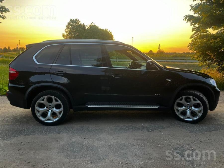 Melns BMW X5 2008 Valmiera, ar dzinēja tilpumu 3.00 L un nobraukumu 300 tūkst. km par 9998 €, foto 3 vietnē AUTOMOTO.COM.LV