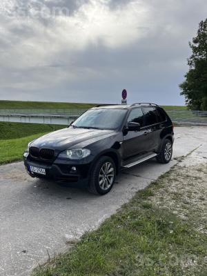 Black BMW X5 2008 in Riga, with an engine capacity of 3.00 L and mileage of 400 thousand km for 7990 €, photo 2 on AUTOMOTO.COM.LV