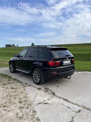 Black BMW X5 2008 in Riga, with an engine capacity of 3.00 L and mileage of 400 thousand km for 7990 €, photo 3 on AUTOMOTO.COM.LV