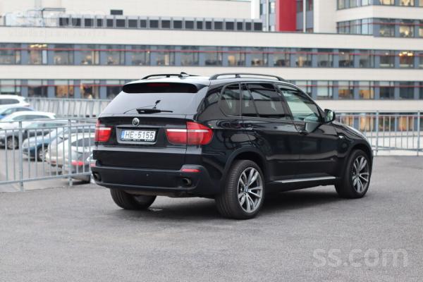 Black BMW X5 2008 in Riga, with an engine capacity of 3.00 L and mileage of 278 thousand km for 8280 €, photo 6 on AUTOMOTO.COM.LV