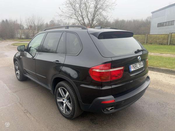 Melns BMW X5 2008 Viļņa, ar dzinēja tilpumu 2.99 L un nobraukumu 330 tūkst. km par 7300 €, foto 6 vietnē AUTOMOTO.COM.LV