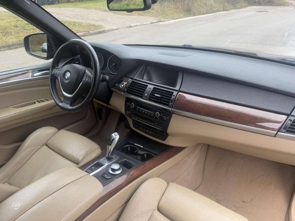 Melns BMW X5 2008 Viļņa, ar dzinēja tilpumu 2.99 L un nobraukumu 330 tūkst. km par 7300 €, foto 9 vietnē AUTOMOTO.COM.LV