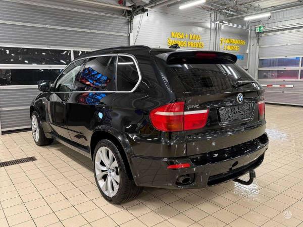 Melns BMW X5 2008 Viļņa, ar dzinēja tilpumu 2.99 L un nobraukumu 323 tūkst. km par 9000 €, foto 4 vietnē AUTOMOTO.COM.LV