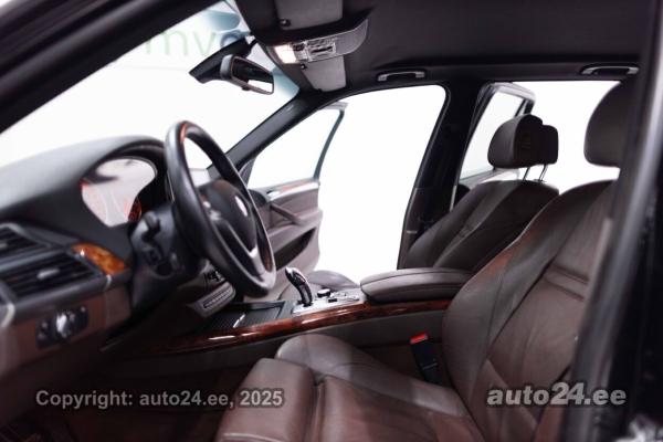 Melns BMW X5 2008 Tallina, ar dzinēja tilpumu 3.00 L un nobraukumu 318 tūkst. km par 7500 €, foto 11 vietnē AUTOMOTO.COM.LV