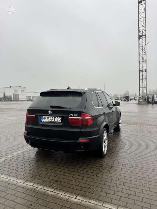 Black BMW X5 2008 in Marijampole, with an engine capacity of 2.99 L and mileage of 314 thousand km for 7850 €, photo 4 on AUTOMOTO.COM.LV
