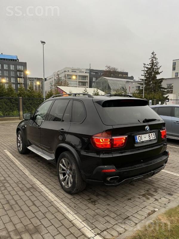 Black BMW X5 2008 in Riga, with an engine capacity of 3.00 L and mileage of 451 thousand km for 13200 €, photo 8 on AUTOMOTO.COM.LV