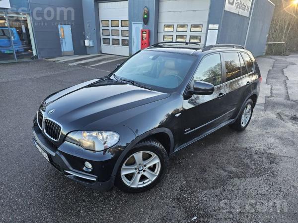 Black BMW X5 2008 in Riga, with an engine capacity of 3.00 L and mileage of 339 thousand km for 7300 €, photo 4 on AUTOMOTO.COM.LV