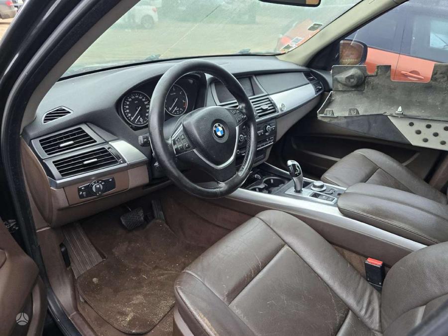 Melns BMW X5 2008 Tauragė, ar dzinēja tilpumu 2.99 L un nobraukumu 338 tūkst. km par 4900 €, foto 7 vietnē AUTOMOTO.COM.LV