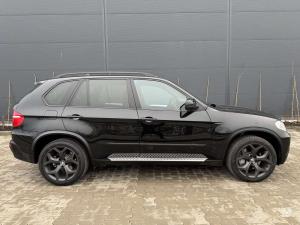 Black BMW X5 2008 in Vilnius, with an engine capacity of 2.99 L and mileage of 319 thousand km for 9999 €, photo 3 on AUTOMOTO.COM.LV