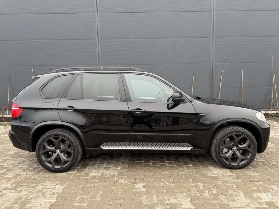 Black BMW X5 2008 in Vilnius, with an engine capacity of 2.99 L and mileage of 319 thousand km for 9999 €, photo 3 on AUTOMOTO.COM.LV