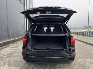 Black BMW X5 2008 in Vilnius, with an engine capacity of 2.99 L and mileage of 319 thousand km for 9999 €, photo 7 on AUTOMOTO.COM.LV