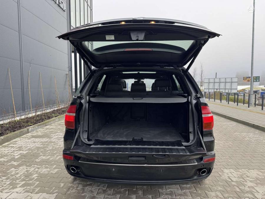 Black BMW X5 2008 in Vilnius, with an engine capacity of 2.99 L and mileage of 319 thousand km for 9999 €, photo 7 on AUTOMOTO.COM.LV