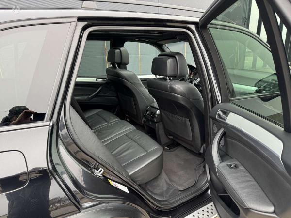 Black BMW X5 2008 in Vilnius, with an engine capacity of 2.99 L and mileage of 319 thousand km for 9999 €, photo 10 on AUTOMOTO.COM.LV