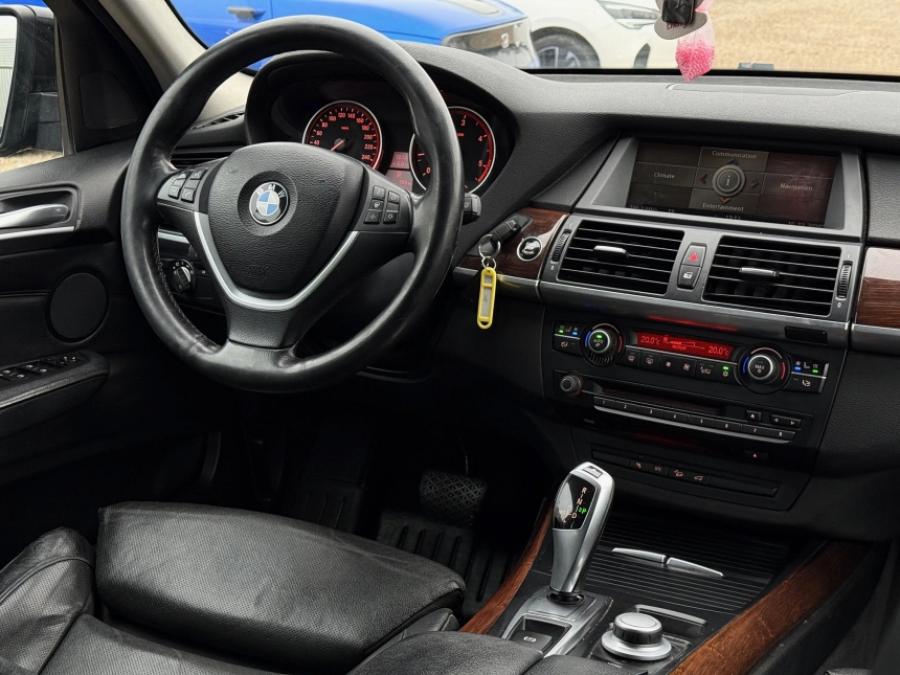 Black BMW X5 2008 in Riga, with an engine capacity of 3.00 L and mileage of 278 thousand km for 8280 €, photo 5 on AUTOMOTO.COM.LV