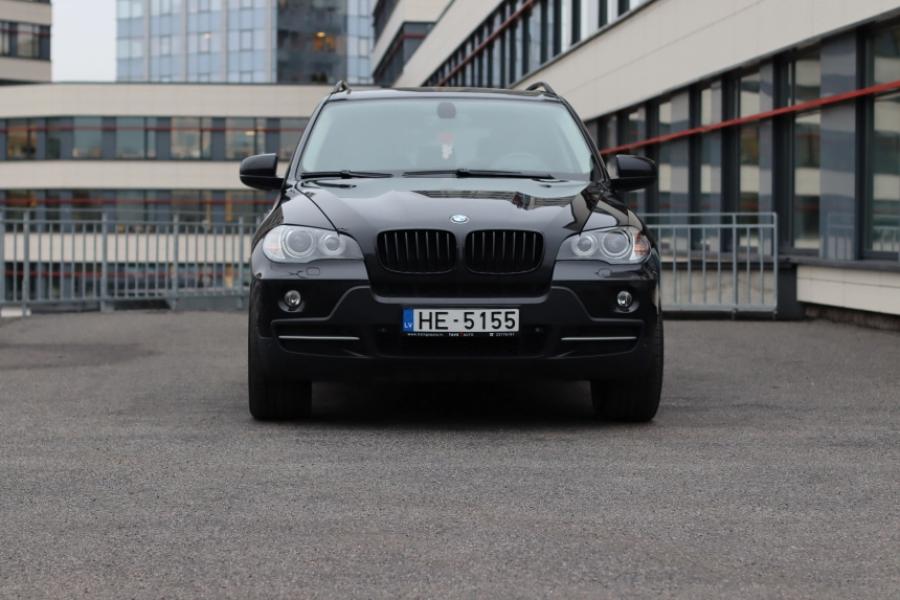 Black BMW X5 2008 in Riga, with an engine capacity of 3.00 L and mileage of 278 thousand km for 8280 €, photo 13 on AUTOMOTO.COM.LV