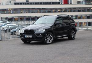 Black BMW X5 2008 in Riga, with an engine capacity of 3.00 L and mileage of 278 thousand km for 8280 €, photo 14 on AUTOMOTO.COM.LV