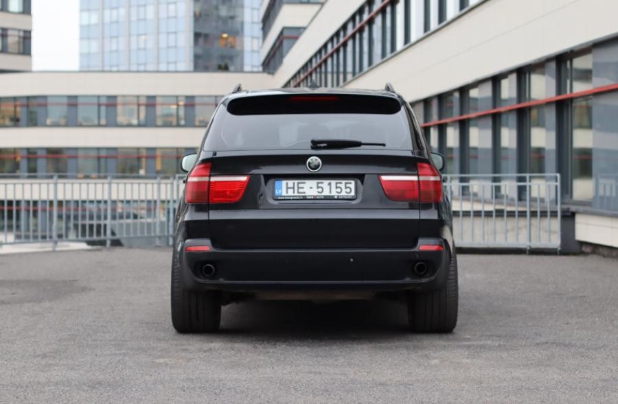 Black BMW X5 2008 in Riga, with an engine capacity of 3.00 L and mileage of 278 thousand km for 8280 €, photo 16 on AUTOMOTO.COM.LV