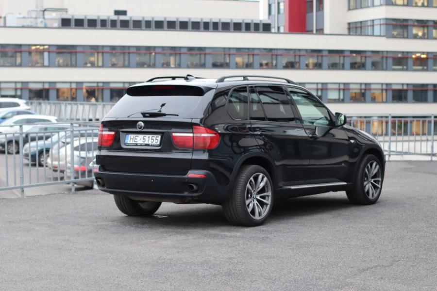 Black BMW X5 2008 in Riga, with an engine capacity of 3.00 L and mileage of 278 thousand km for 8280 €, photo 17 on AUTOMOTO.COM.LV