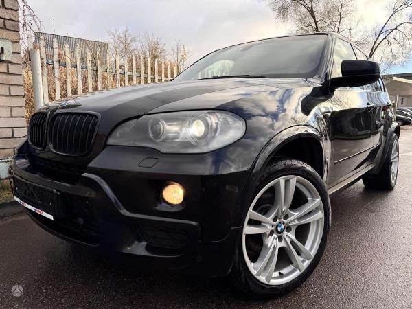 Black BMW X5 2008 in Kaunas, with an engine capacity of 2.99 L and mileage of 279 thousand km for 8350 €, photo 1 on AUTOMOTO.COM.LV