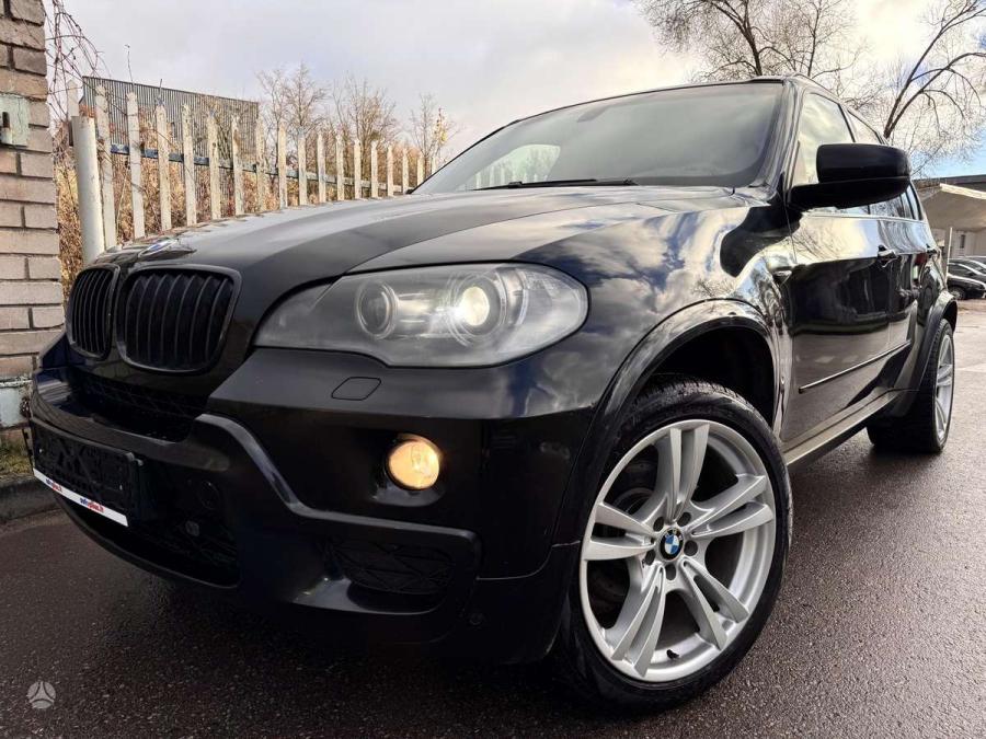 Black BMW X5 2008 in Kaunas, with an engine capacity of 2.99 L and mileage of 279 thousand km for 8350 €, photo 1 on AUTOMOTO.COM.LV
