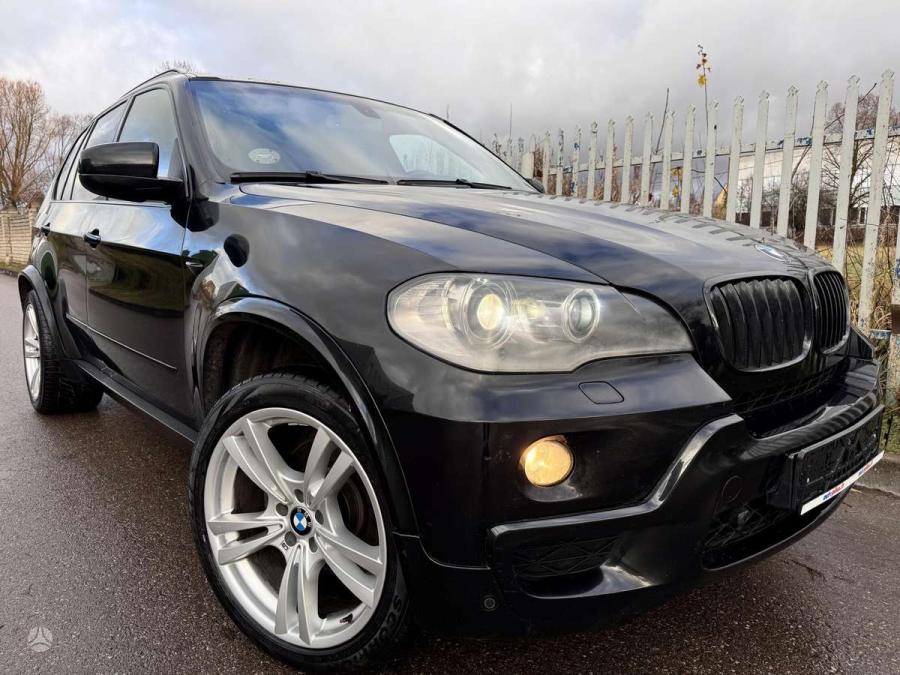 Black BMW X5 2008 in Kaunas, with an engine capacity of 2.99 L and mileage of 279 thousand km for 8350 €, photo 2 on AUTOMOTO.COM.LV