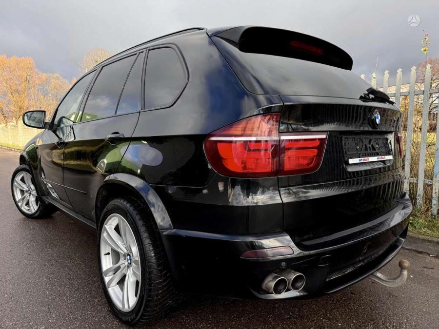 Black BMW X5 2008 in Kaunas, with an engine capacity of 2.99 L and mileage of 279 thousand km for 8350 €, photo 3 on AUTOMOTO.COM.LV
