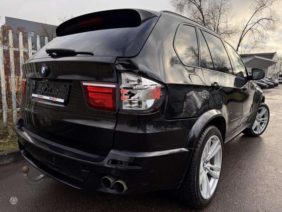 Black BMW X5 2008 in Kaunas, with an engine capacity of 2.99 L and mileage of 279 thousand km for 8350 €, photo 4 on AUTOMOTO.COM.LV