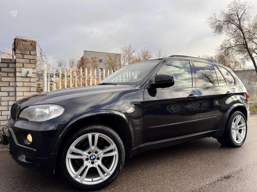 Black BMW X5 2008 in Kaunas, with an engine capacity of 2.99 L and mileage of 279 thousand km for 8350 €, photo 9 on AUTOMOTO.COM.LV