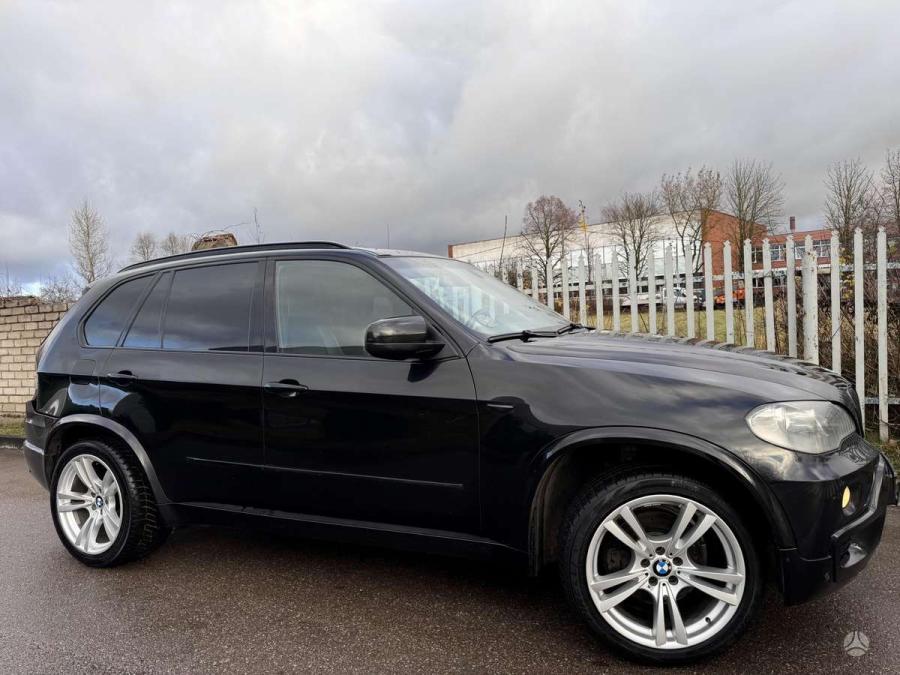 Black BMW X5 2008 in Kaunas, with an engine capacity of 2.99 L and mileage of 279 thousand km for 8350 €, photo 10 on AUTOMOTO.COM.LV