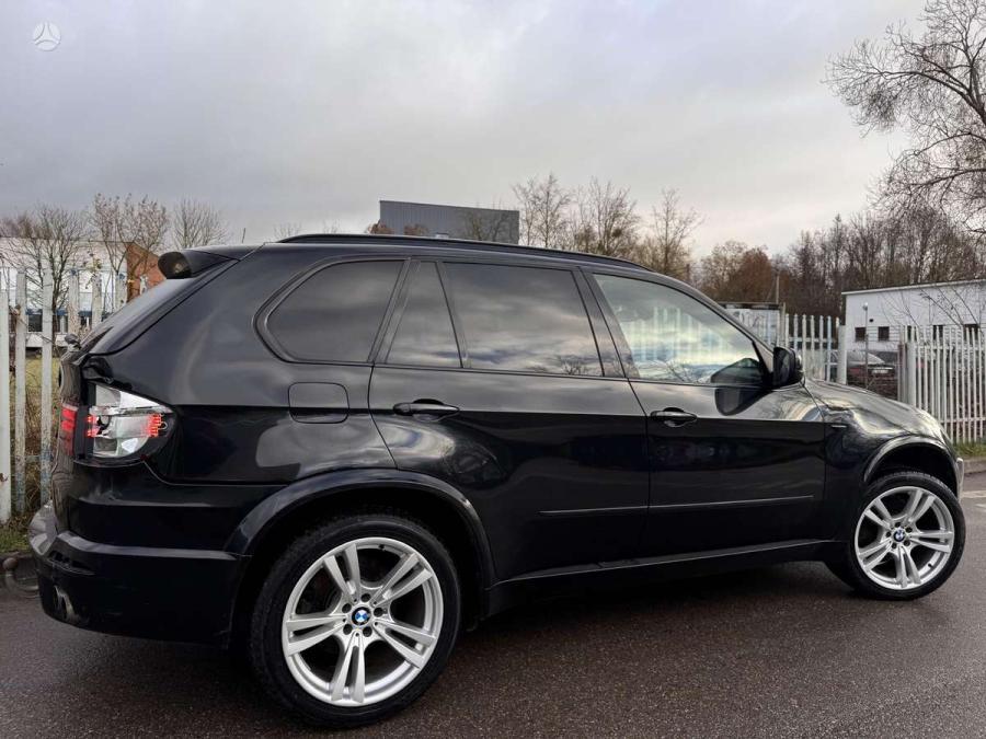 Black BMW X5 2008 in Kaunas, with an engine capacity of 2.99 L and mileage of 279 thousand km for 8350 €, photo 12 on AUTOMOTO.COM.LV
