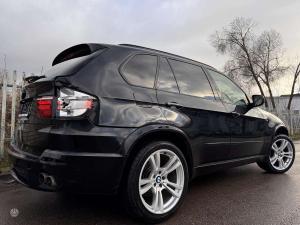 Black BMW X5 2008 in Kaunas, with an engine capacity of 2.99 L and mileage of 279 thousand km for 8350 €, photo 19 on AUTOMOTO.COM.LV