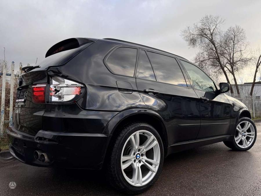 Black BMW X5 2008 in Kaunas, with an engine capacity of 2.99 L and mileage of 279 thousand km for 8350 €, photo 19 on AUTOMOTO.COM.LV