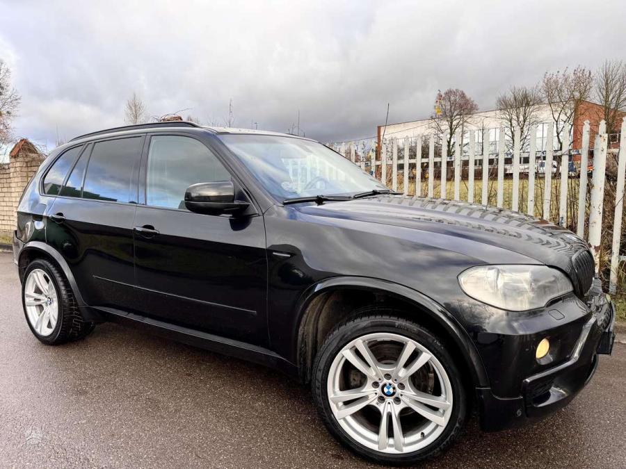 Black BMW X5 2008 in Kaunas, with an engine capacity of 2.99 L and mileage of 279 thousand km for 8350 €, photo 27 on AUTOMOTO.COM.LV