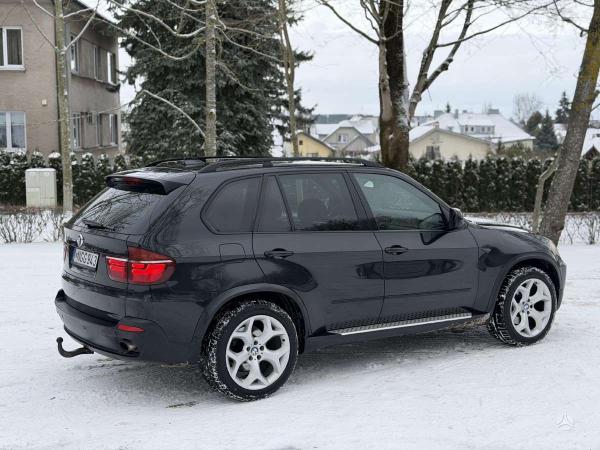 Black BMW X5 2008 in Siauliai, with an engine capacity of 2.99 L and mileage of 391 thousand km for 6350 €, photo 1 on AUTOMOTO.COM.LV
