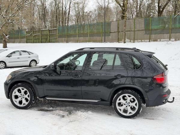 Black BMW X5 2008 in Siauliai, with an engine capacity of 2.99 L and mileage of 391 thousand km for 6350 €, photo 6 on AUTOMOTO.COM.LV